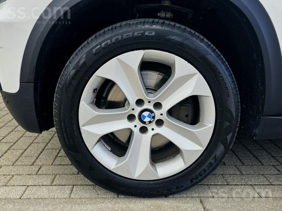 White BMW X5 2009 in Riga, with an engine capacity of 3.00 L and mileage of 358 thousand km for 8400 €, photo 36 on AUTOMOTO.COM.LV