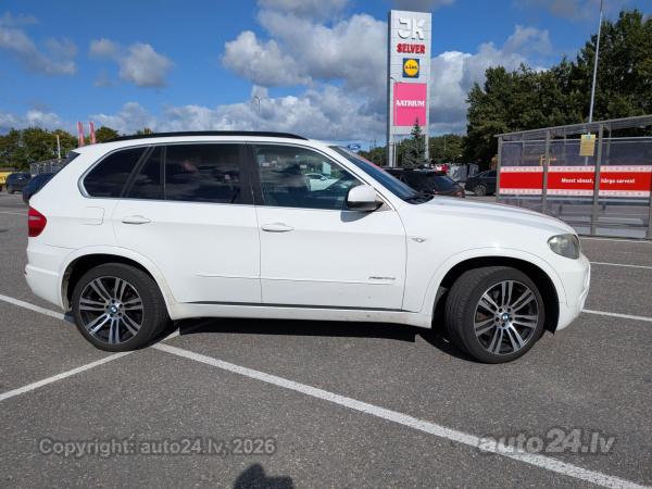 Balts BMW X5 2009 Tallina, ar dzinēja tilpumu 3.00 L un nobraukumu 281 tūkst. km par 10999 €, foto 4 vietnē AUTOMOTO.COM.LV