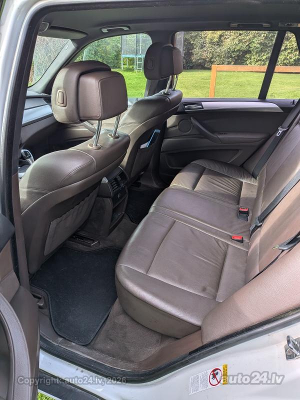 Balts BMW X5 2009 Tallina, ar dzinēja tilpumu 3.00 L un nobraukumu 281 tūkst. km par 10999 €, foto 9 vietnē AUTOMOTO.COM.LV