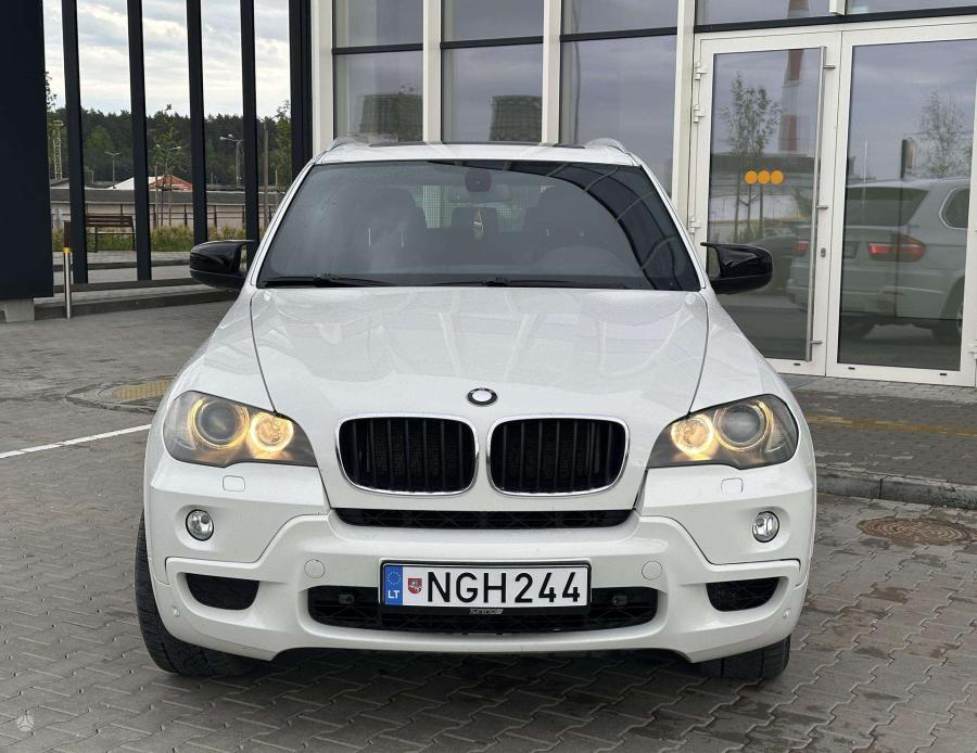 White BMW X5 2009 in Vilnius, with an engine capacity of 2.99 L and mileage of 336 thousand km for 6700 €, photo 3 on AUTOMOTO.COM.LV