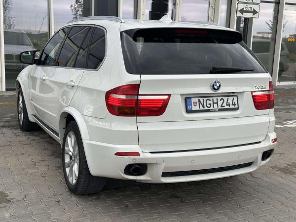 White BMW X5 2009 in Vilnius, with an engine capacity of 2.99 L and mileage of 336 thousand km for 6700 €, photo 5 on AUTOMOTO.COM.LV