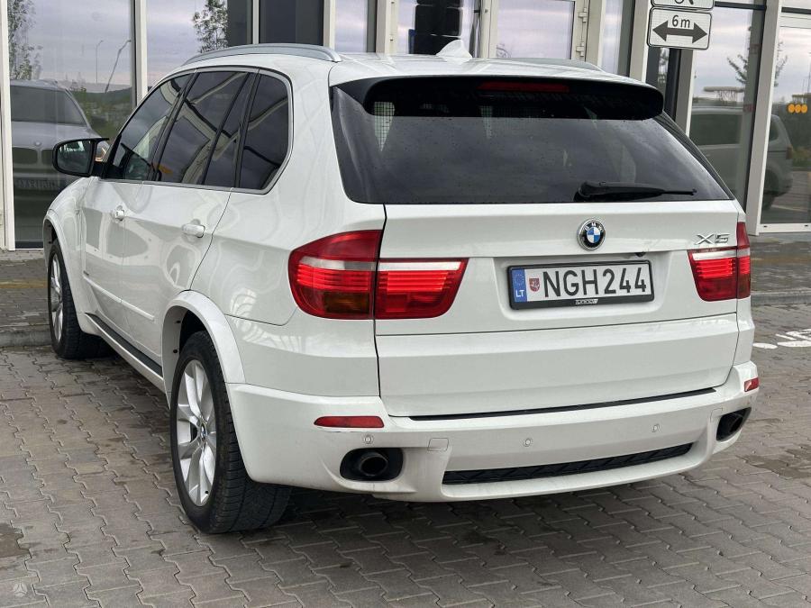 White BMW X5 2009 in Vilnius, with an engine capacity of 2.99 L and mileage of 336 thousand km for 6700 €, photo 5 on AUTOMOTO.COM.LV