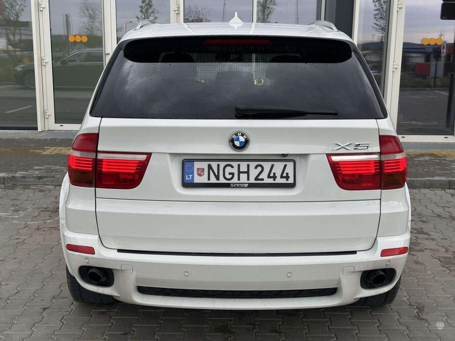 White BMW X5 2009 in Vilnius, with an engine capacity of 2.99 L and mileage of 336 thousand km for 6700 €, photo 6 on AUTOMOTO.COM.LV