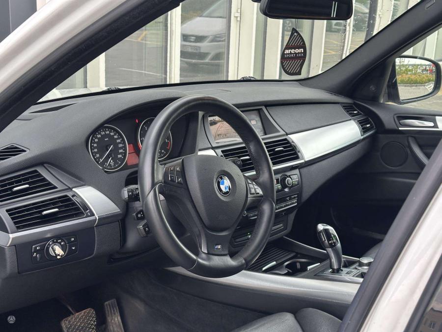 White BMW X5 2009 in Vilnius, with an engine capacity of 2.99 L and mileage of 336 thousand km for 6700 €, photo 8 on AUTOMOTO.COM.LV