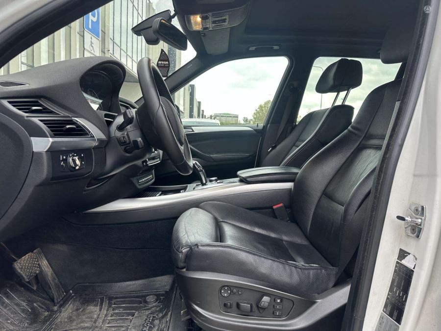 White BMW X5 2009 in Vilnius, with an engine capacity of 2.99 L and mileage of 336 thousand km for 6700 €, photo 9 on AUTOMOTO.COM.LV