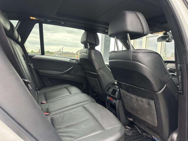 White BMW X5 2009 in Vilnius, with an engine capacity of 2.99 L and mileage of 336 thousand km for 6700 €, photo 11 on AUTOMOTO.COM.LV