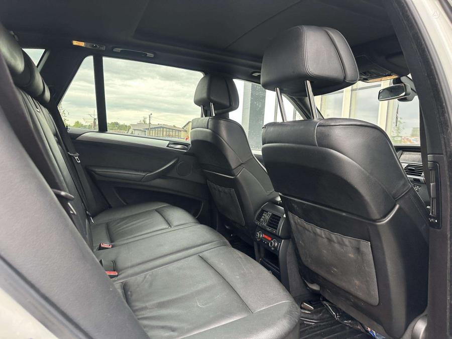 White BMW X5 2009 in Vilnius, with an engine capacity of 2.99 L and mileage of 336 thousand km for 6700 €, photo 11 on AUTOMOTO.COM.LV