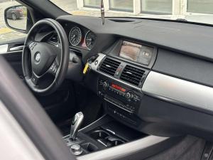 White BMW X5 2009 in Vilnius, with an engine capacity of 2.99 L and mileage of 336 thousand km for 6700 €, photo 13 on AUTOMOTO.COM.LV