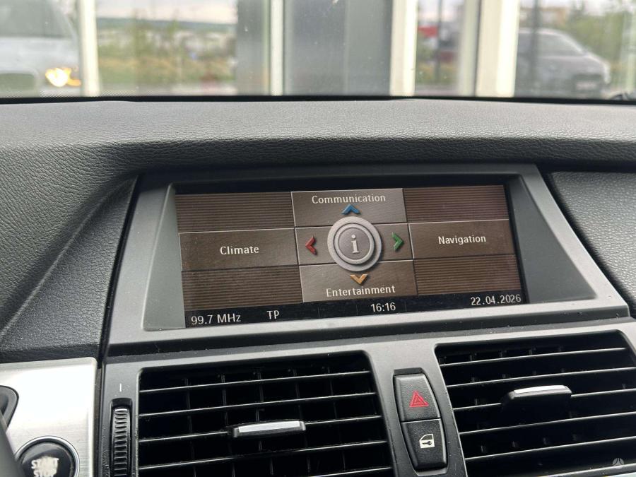 White BMW X5 2009 in Vilnius, with an engine capacity of 2.99 L and mileage of 336 thousand km for 6700 €, photo 17 on AUTOMOTO.COM.LV