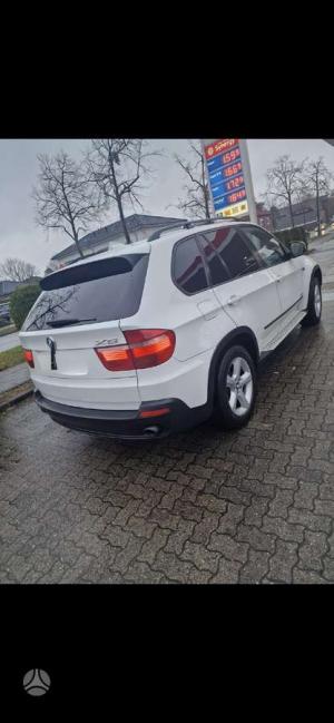 White BMW X5 2010 in Klaipeda, with an engine capacity of 2.99 L and mileage of 352 thousand km for 11800 €, photo 15 on AUTOMOTO.COM.LV