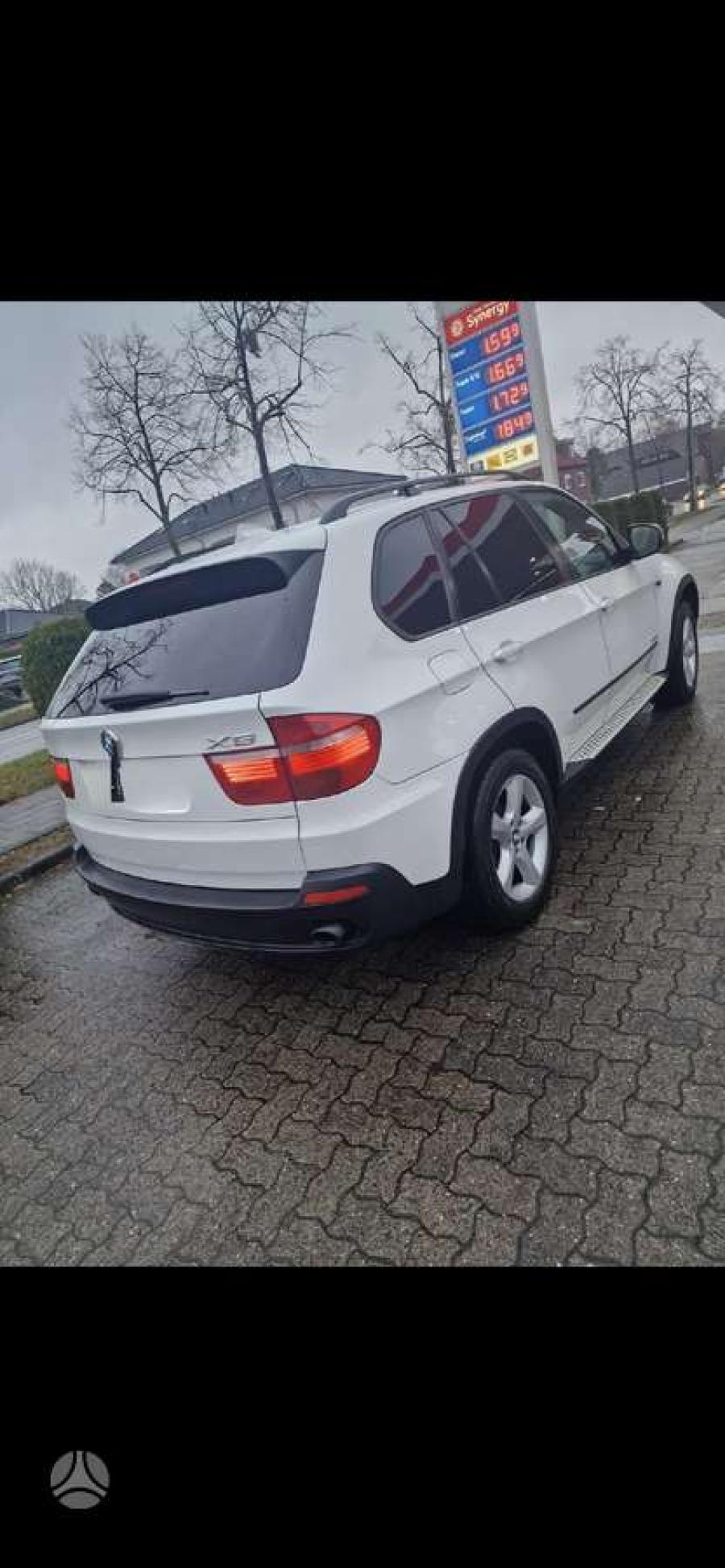 White BMW X5 2010 in Klaipeda, with an engine capacity of 2.99 L and mileage of 352 thousand km for 11800 €, photo 15 on AUTOMOTO.COM.LV