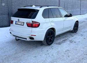 Balts BMW X5 2010 Viļņa, ar dzinēja tilpumu 2.99 L un nobraukumu 295 tūkst. km par 7500 €, foto  vietnē AUTOMOTO.COM.LV