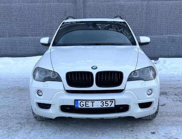 White BMW X5 2010 in Vilnius, with an engine capacity of 2.99 L and mileage of 295 thousand km for 7500 €, photo 3 on AUTOMOTO.COM.LV