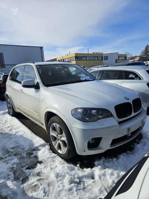 White BMW X5 2010 in Anyksciai, with an engine capacity of 3.00 L and mileage of 308 thousand km for 9700 €, photo  on AUTOMOTO.COM.LV