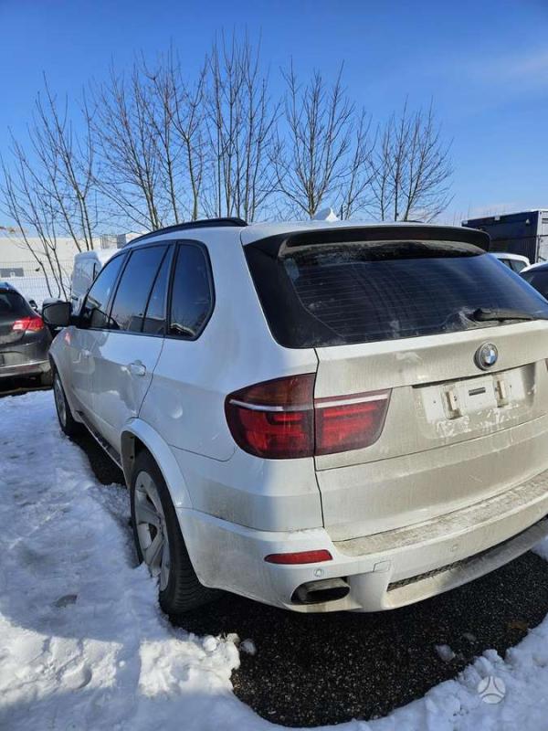 Balts BMW X5 2010 Anykščiai, ar dzinēja tilpumu 3.00 L un nobraukumu 308 tūkst. km par 9700 €, foto 4 vietnē AUTOMOTO.COM.LV