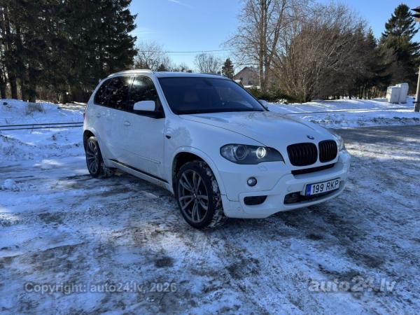White BMW X5 2010 in Tallinn, with an engine capacity of 3.00 L and mileage of 318 thousand km for 9200 €, photo 1 on AUTOMOTO.COM.LV