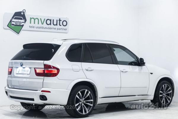 White BMW X5 2010 in Tallinn, with an engine capacity of 3.00 L and mileage of 319 thousand km for 10990 €, photo 2 on AUTOMOTO.COM.LV