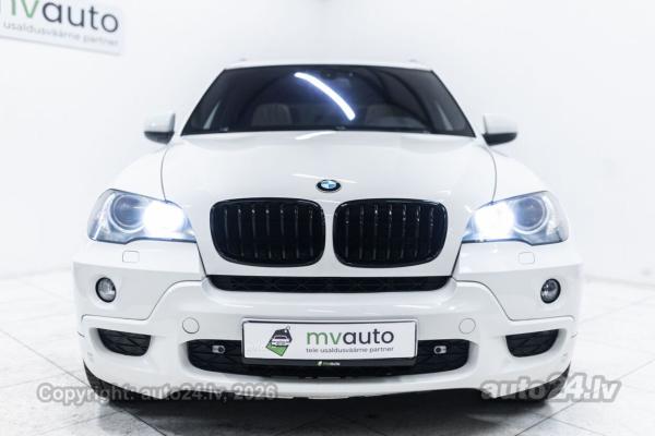 White BMW X5 2010 in Tallinn, with an engine capacity of 3.00 L and mileage of 319 thousand km for 10990 €, photo 4 on AUTOMOTO.COM.LV