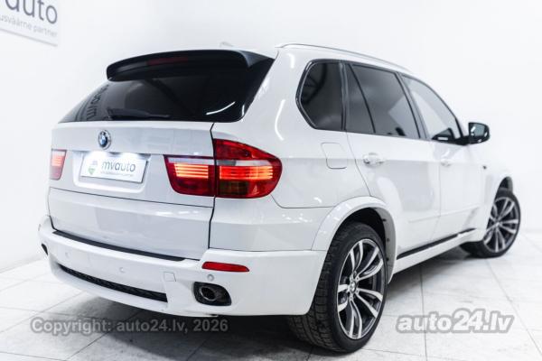 White BMW X5 2010 in Tallinn, with an engine capacity of 3.00 L and mileage of 319 thousand km for 10990 €, photo 6 on AUTOMOTO.COM.LV
