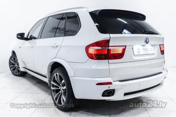 White BMW X5 2010 in Tallinn, with an engine capacity of 3.00 L and mileage of 319 thousand km for 10990 €, photo 8 on AUTOMOTO.COM.LV