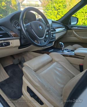White BMW X5 2010 in Tallinn, with an engine capacity of 3.00 L and mileage of 352 thousand km for 9750 €, photo 9 on AUTOMOTO.COM.LV