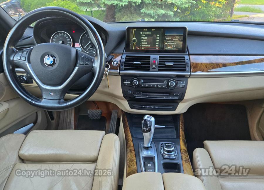 White BMW X5 2010 in Tallinn, with an engine capacity of 3.00 L and mileage of 352 thousand km for 9750 €, photo 10 on AUTOMOTO.COM.LV