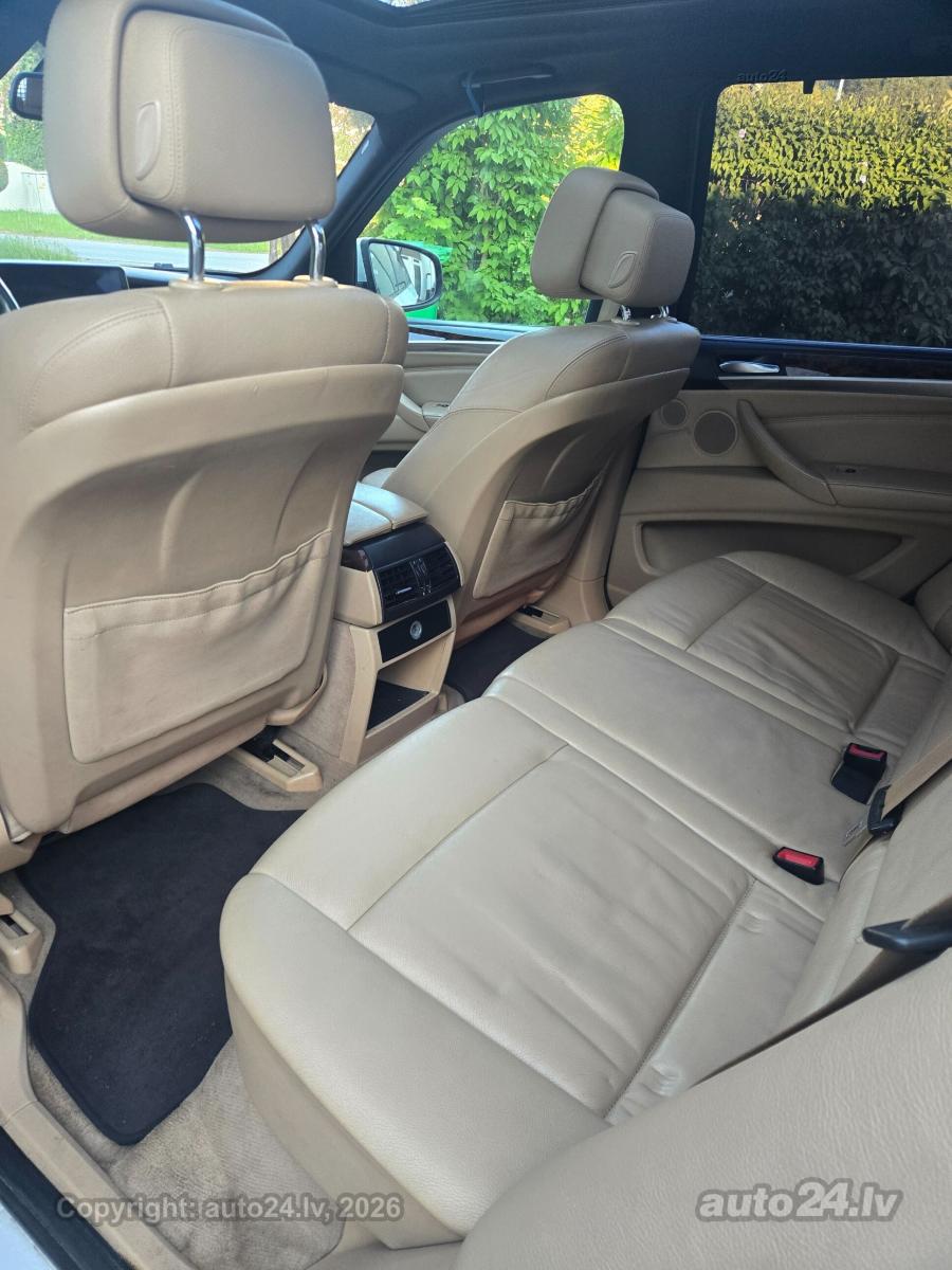 White BMW X5 2010 in Tallinn, with an engine capacity of 3.00 L and mileage of 352 thousand km for 9750 €, photo 13 on AUTOMOTO.COM.LV