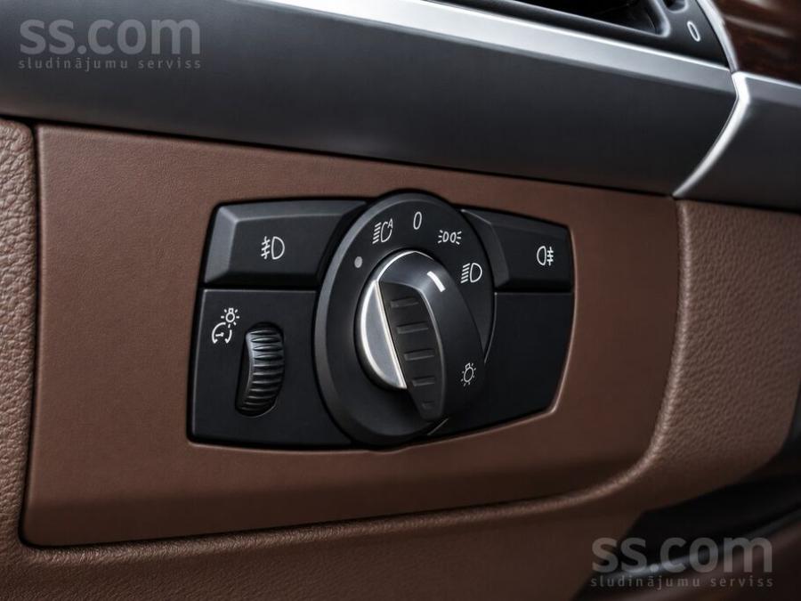 Balts BMW X5 2010 Rīga, ar dzinēja tilpumu 3.00 L un nobraukumu 280 tūkst. km par 12900 €, foto 21 vietnē AUTOMOTO.COM.LV