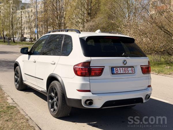 Balts BMW X5 2010 Liepāja, ar dzinēja tilpumu 3.00 L un nobraukumu 262 tūkst. km par 10500 €, foto 4 vietnē AUTOMOTO.COM.LV