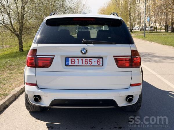 Balts BMW X5 2010 Liepāja, ar dzinēja tilpumu 3.00 L un nobraukumu 262 tūkst. km par 10500 €, foto 5 vietnē AUTOMOTO.COM.LV