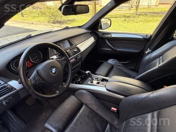 Balts BMW X5 2010 Liepāja, ar dzinēja tilpumu 3.00 L un nobraukumu 262 tūkst. km par 10500 €, foto 7 vietnē AUTOMOTO.COM.LV