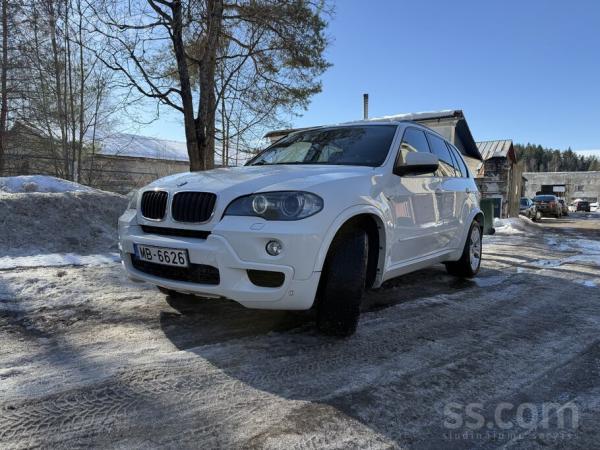 Белый БМВ Х5 2010 в Даугавпилс, объемом двигателя 3.00 л и пробегом 402 тыс. км за 9000 €, фото 1 на AUTOMOTO.COM.LV