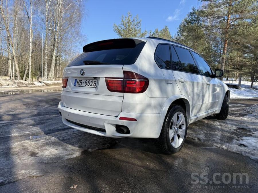 Белый БМВ Х5 2010 в Даугавпилс, объемом двигателя 3.00 л и пробегом 402 тыс. км за 9000 €, фото 5 на AUTOMOTO.COM.LV