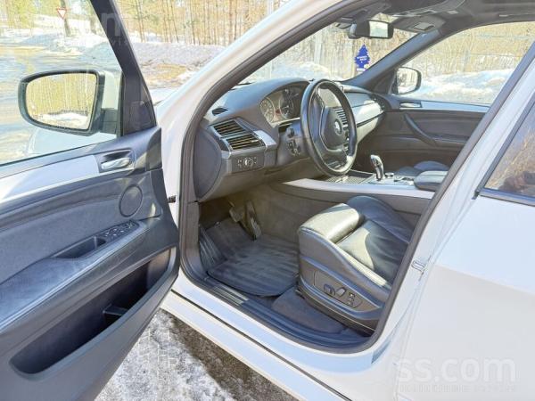 Белый БМВ Х5 2010 в Даугавпилс, объемом двигателя 3.00 л и пробегом 402 тыс. км за 9000 €, фото 8 на AUTOMOTO.COM.LV