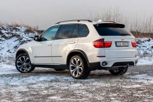 White BMW X5 2010 in Riga, with an engine capacity of 3.00 L and mileage of 260 thousand km for 11995 €, photo 3 on AUTOMOTO.COM.LV