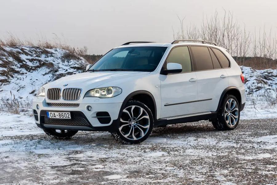 White BMW X5 2010 in Riga, with an engine capacity of 3.00 L and mileage of 260 thousand km for 11995 €, photo 4 on AUTOMOTO.COM.LV