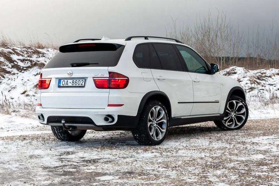 White BMW X5 2010 in Riga, with an engine capacity of 3.00 L and mileage of 260 thousand km for 11995 €, photo 5 on AUTOMOTO.COM.LV