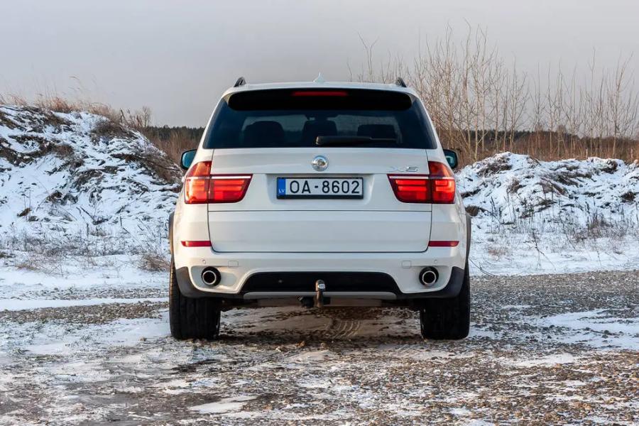 White BMW X5 2010 in Riga, with an engine capacity of 3.00 L and mileage of 260 thousand km for 11995 €, photo 7 on AUTOMOTO.COM.LV