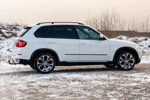 White BMW X5 2010 in Riga, with an engine capacity of 3.00 L and mileage of 260 thousand km for 11995 €, photo 8 on AUTOMOTO.COM.LV