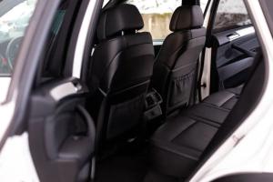 White BMW X5 2010 in Riga, with an engine capacity of 3.00 L and mileage of 260 thousand km for 11995 €, photo 12 on AUTOMOTO.COM.LV