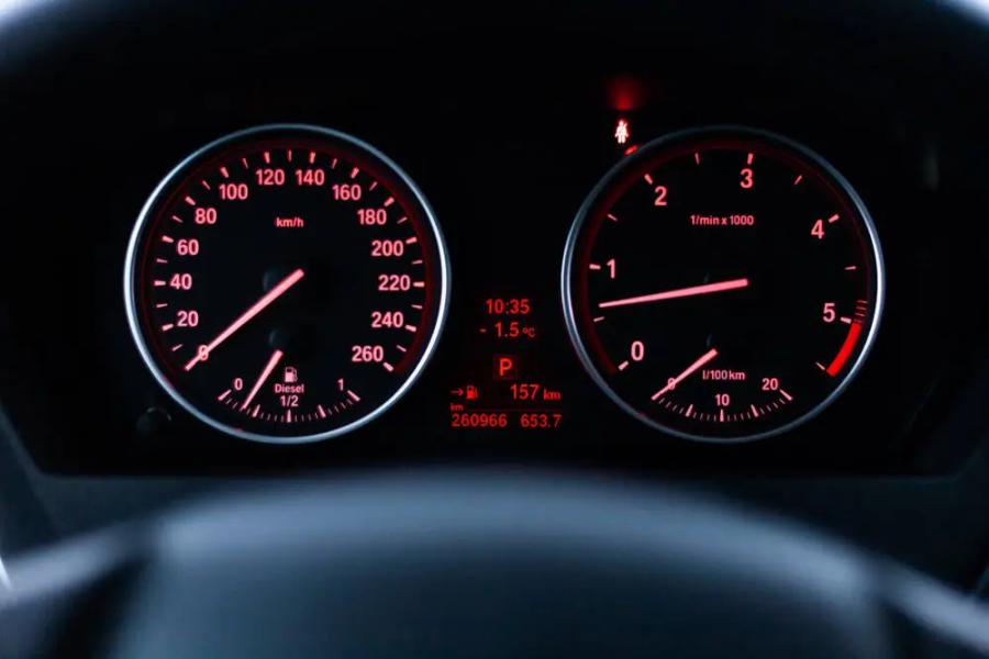 White BMW X5 2010 in Riga, with an engine capacity of 3.00 L and mileage of 260 thousand km for 11995 €, photo 36 on AUTOMOTO.COM.LV
