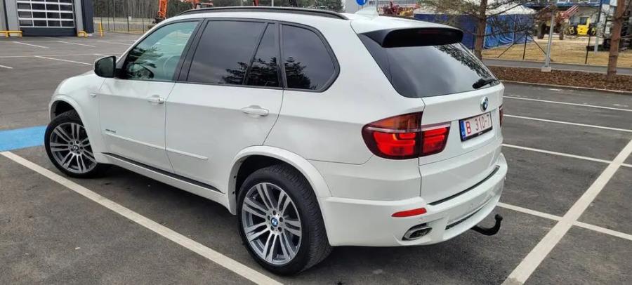 Balts BMW X5 2010 Rīga, ar dzinēja tilpumu 3.00 L un nobraukumu 289 tūkst. km par 13500 €, foto 5 vietnē AUTOMOTO.COM.LV