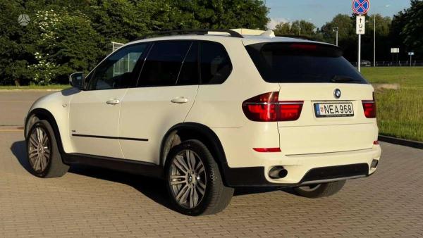 White BMW X5 2010 in Vilnius, with an engine capacity of 2.98 L and mileage of 344 thousand km for 8400 €, photo 4 on AUTOMOTO.COM.LV