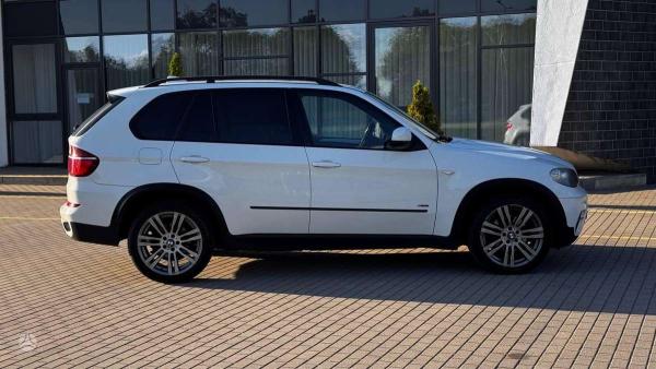 White BMW X5 2010 in Vilnius, with an engine capacity of 2.98 L and mileage of 344 thousand km for 8400 €, photo 7 on AUTOMOTO.COM.LV
