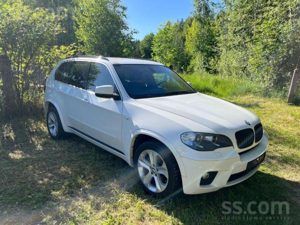 White BMW X5 2010 in Dobele, with an engine capacity of 3.00 L and mileage of 326 thousand km for 5990 €, photo 2 on AUTOMOTO.COM.LV