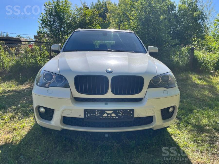 White BMW X5 2010 in Dobele, with an engine capacity of 3.00 L and mileage of 326 thousand km for 5990 €, photo 4 on AUTOMOTO.COM.LV