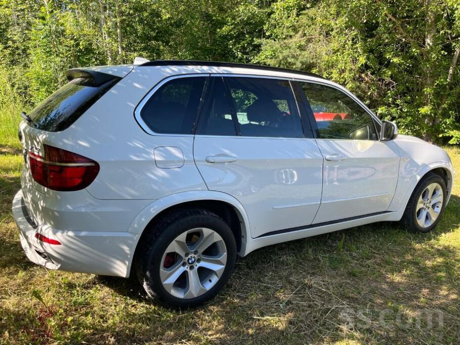 White BMW X5 2010 in Dobele, with an engine capacity of 3.00 L and mileage of 326 thousand km for 5990 €, photo 6 on AUTOMOTO.COM.LV
