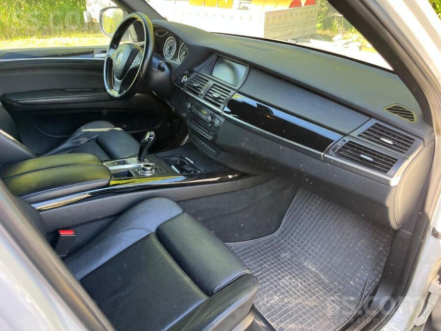 White BMW X5 2010 in Dobele, with an engine capacity of 3.00 L and mileage of 326 thousand km for 5990 €, photo 7 on AUTOMOTO.COM.LV