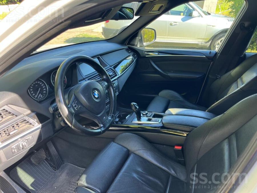 White BMW X5 2010 in Dobele, with an engine capacity of 3.00 L and mileage of 326 thousand km for 5990 €, photo 9 on AUTOMOTO.COM.LV