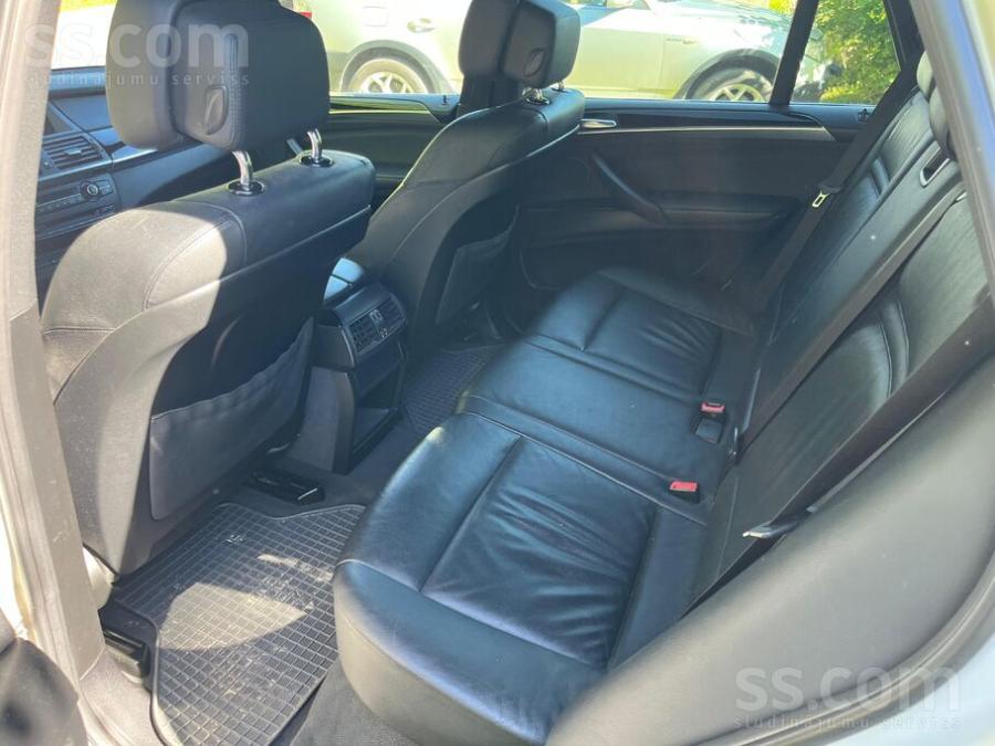 White BMW X5 2010 in Dobele, with an engine capacity of 3.00 L and mileage of 326 thousand km for 5990 €, photo 10 on AUTOMOTO.COM.LV